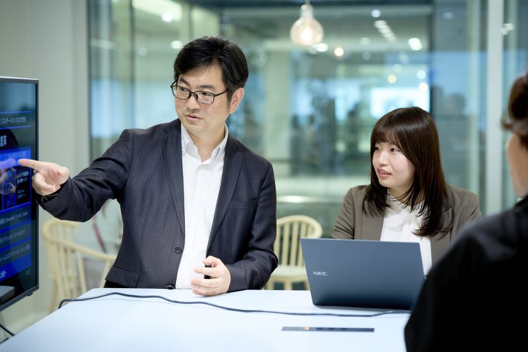 「クライアントゼロ」で挑む社内変革。成功も失敗も価値に変える、NEC流のDX実践。｜DIG UP! NEC